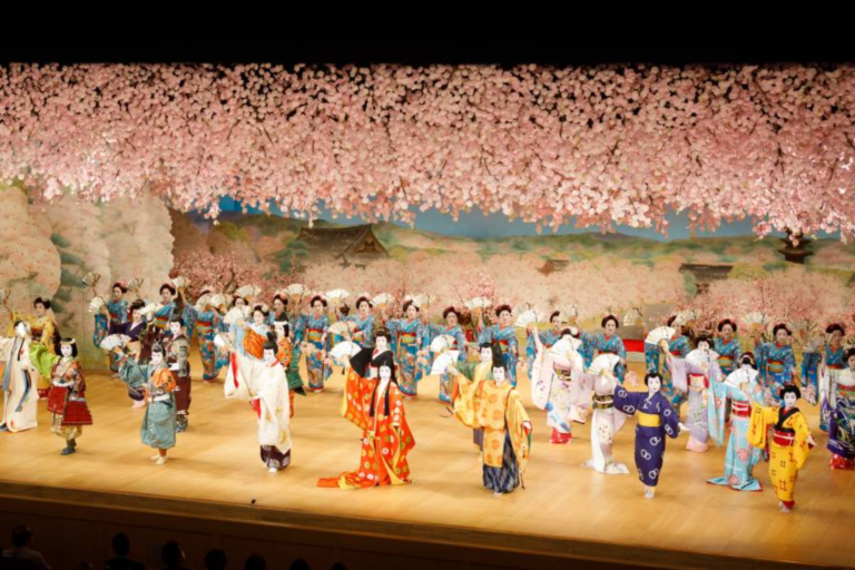 Kyoto in April: Cherry Blossoms and Mild Weather - Japan Local Guide